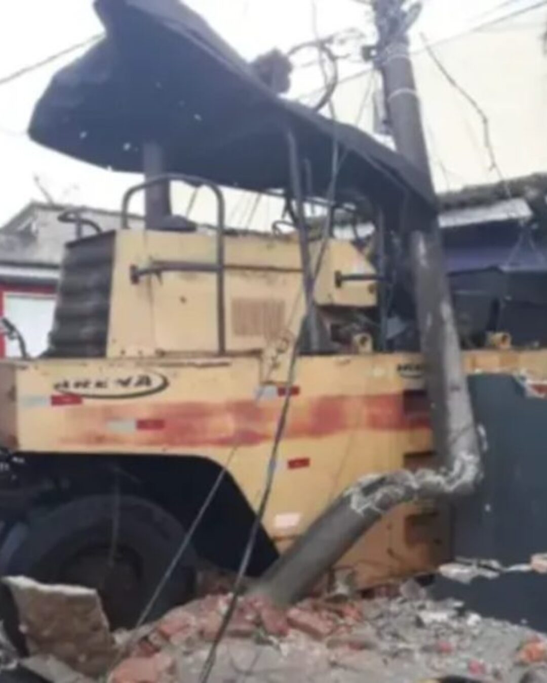 Homem falece após perder controle de rolo compressor no Paraná - Adjori ... Homem falece após perder controle de rolo compressor no Paraná - Adjori ...